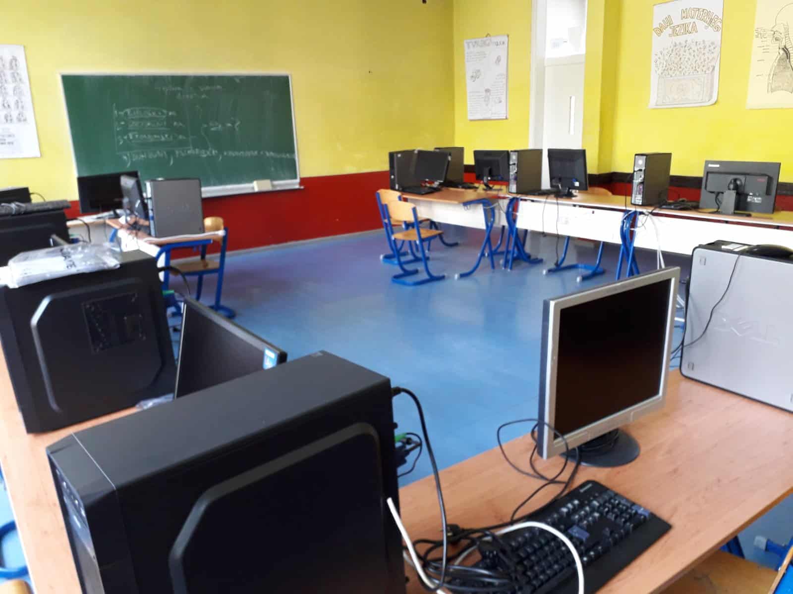 MSTŠ Travnik oprema peti kabinet informatike (FOTO)