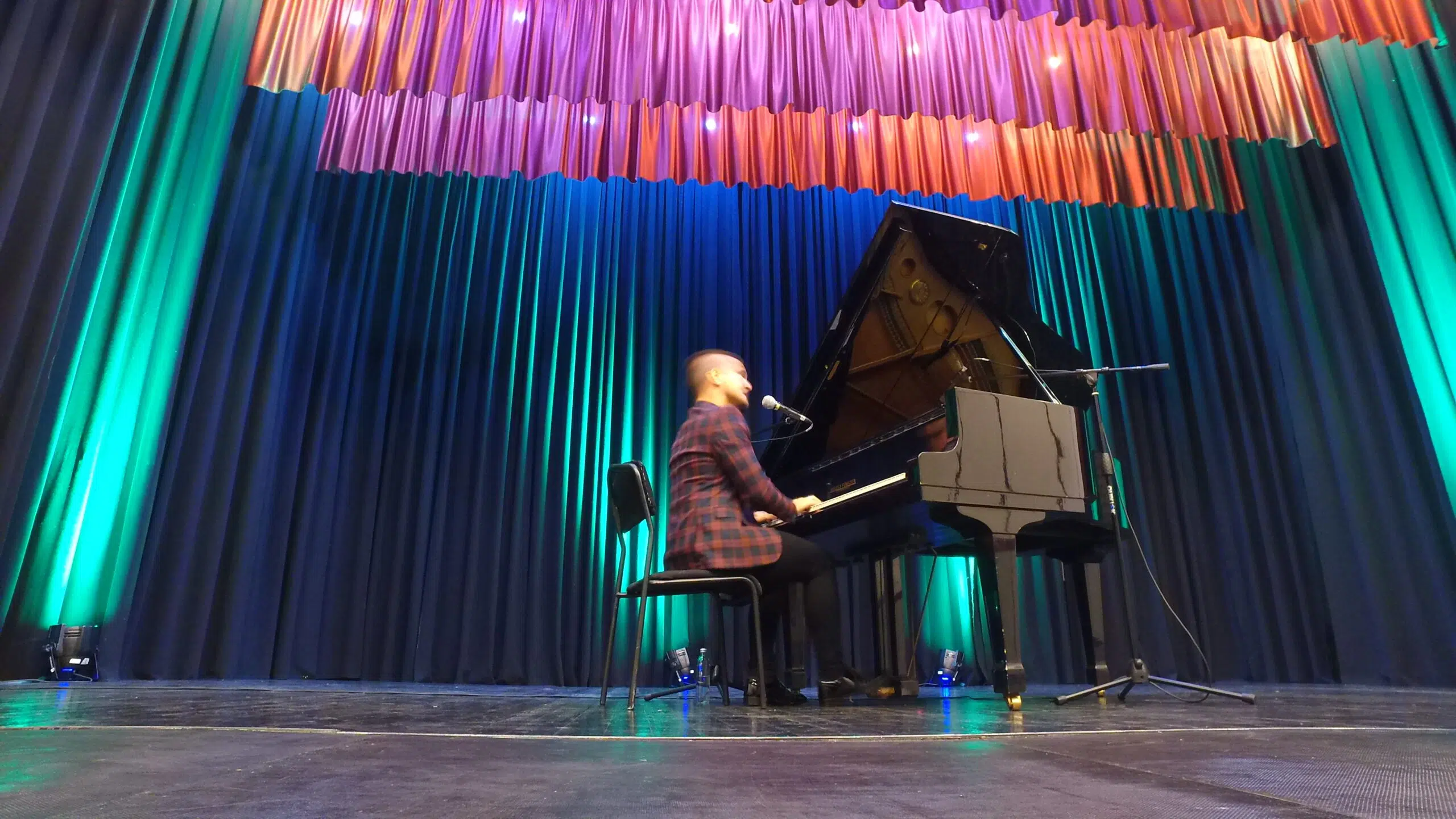 (FOTO/VIDEO) Kenan Mačković otvorio “Acoustic Fest Travnik”