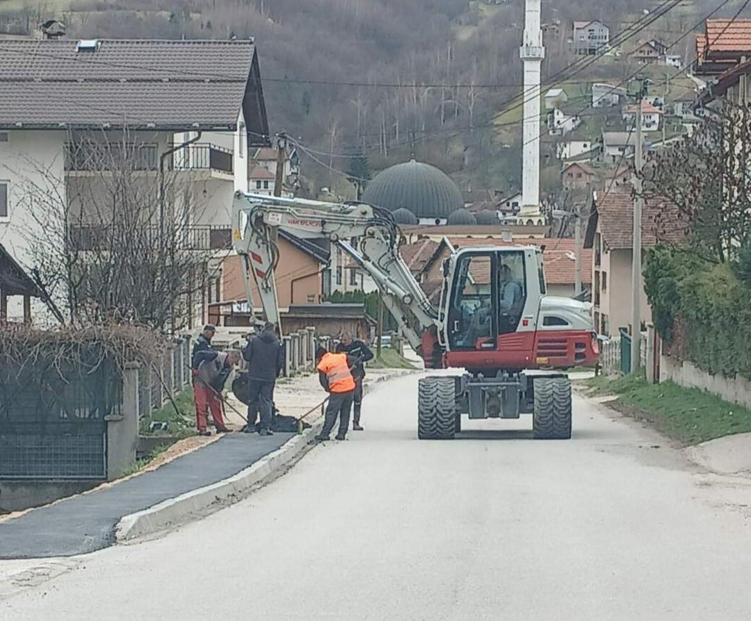 Infrastrukturni radovi u MZ Turbe: Asfaltiranje na više lokacija u toku ...